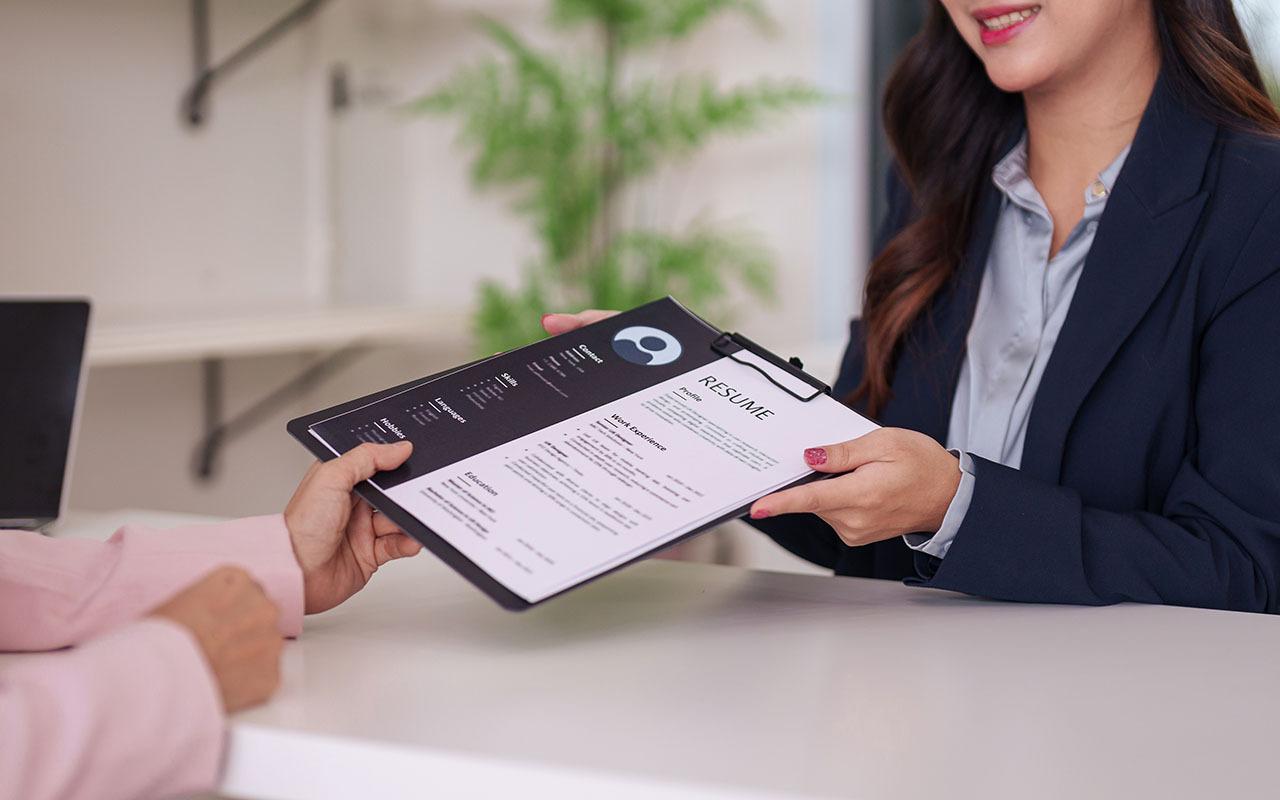 U.S. Resume Format: Best Practices, Template, & Examples